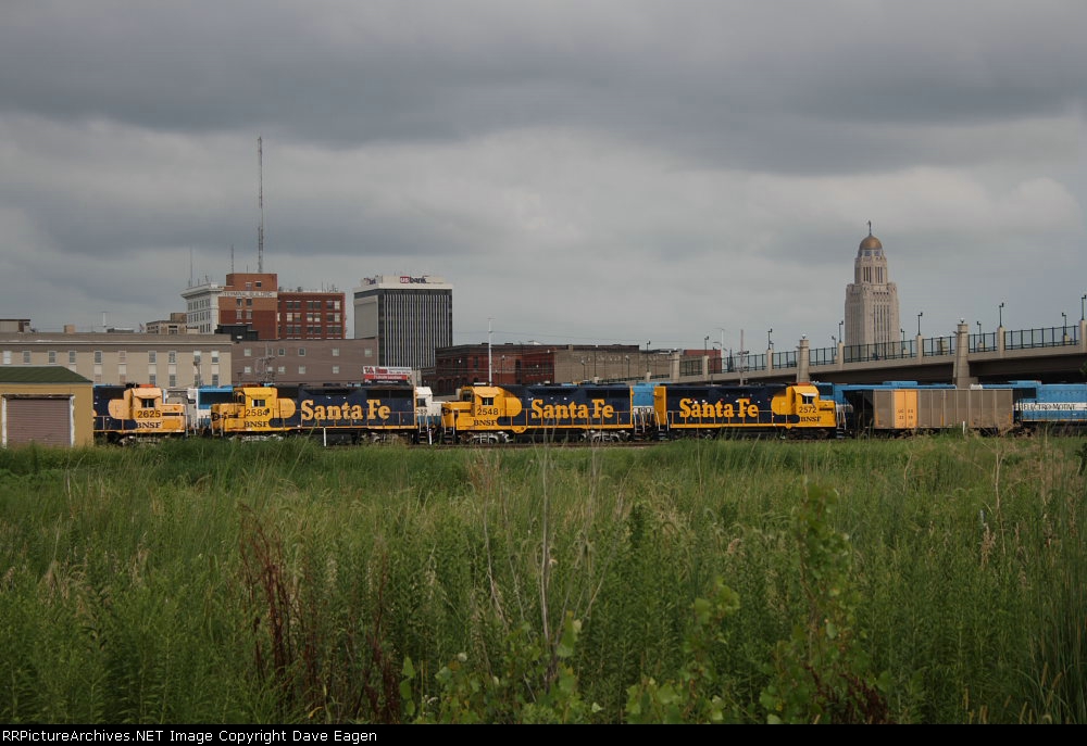 BNSF 2572 2548 2584 2625